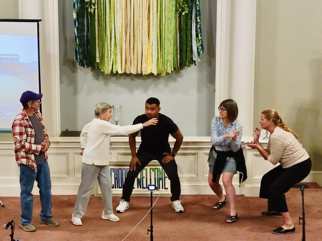 Deaf storyteller shares Visual Vernacular art form with Eastern ...